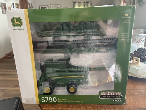 JOHN DEERE S790 COMBINE W/GRAIN HEAD & 12-ROW CORN HEAD 1/32 scale NIB ...