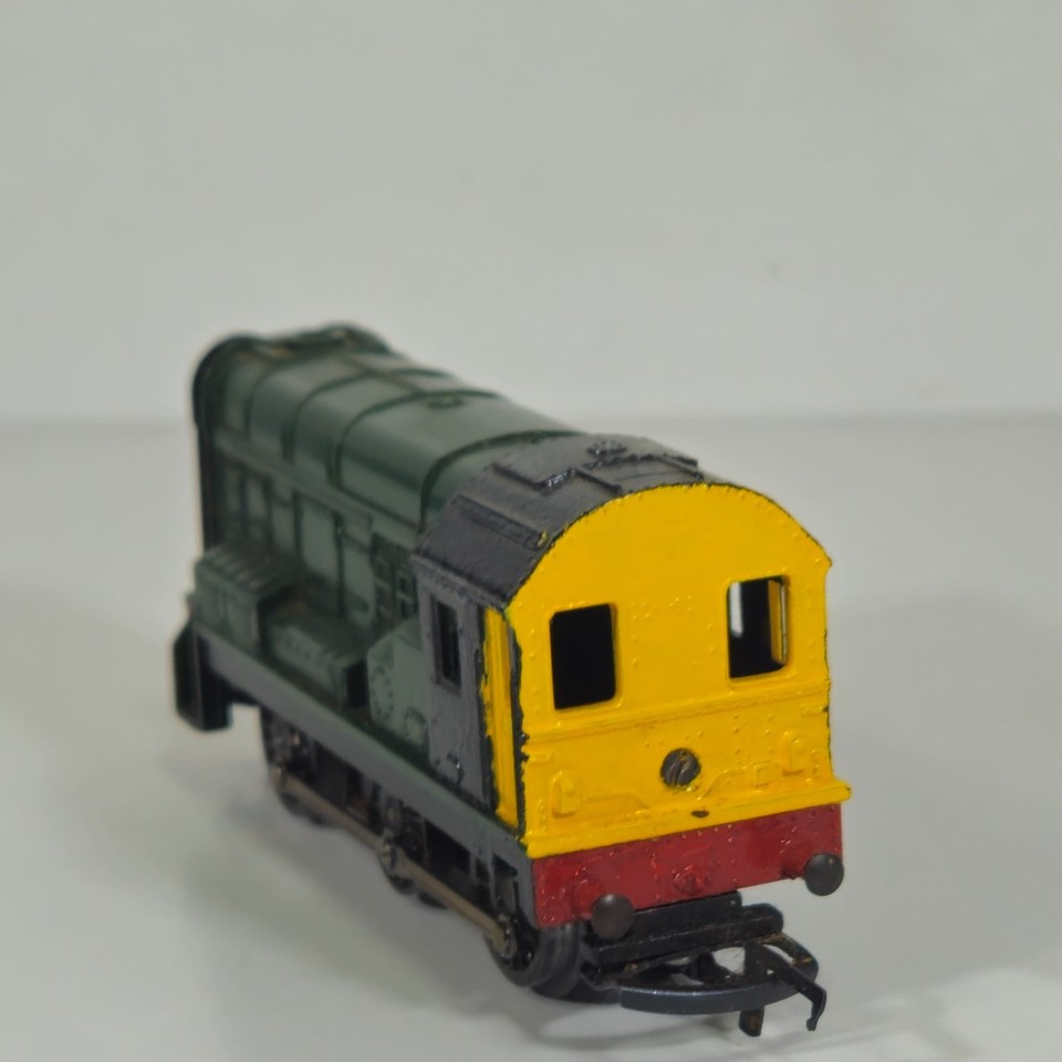 Hornby Triang OO Gauge R156-010 Class 08 Diesel Shunter Non Runner ...