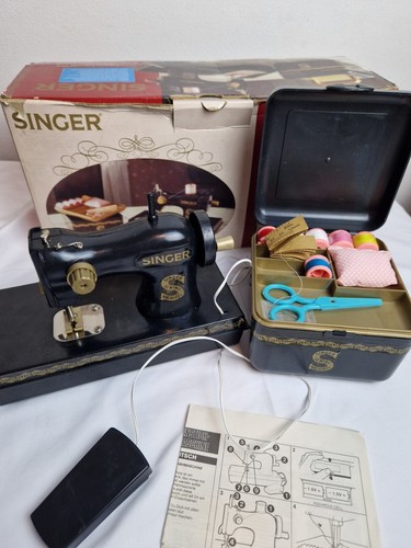 Vintage Singer Toy child's sewing machine | eBay
