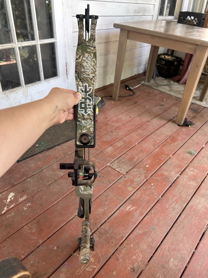 PSE Nova Game Sport Compound Bow, Peak draw weight 70 lbs. Draw length ...