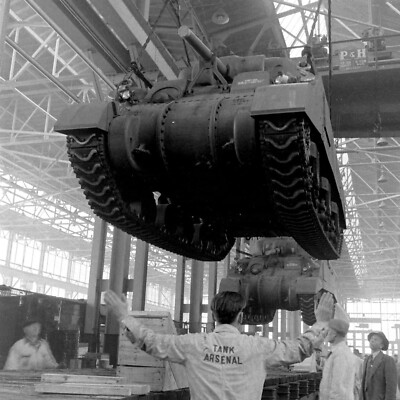 WW2 WWII Photo World War Two / M4 Sherman Tank Manufacturing Detroit ...