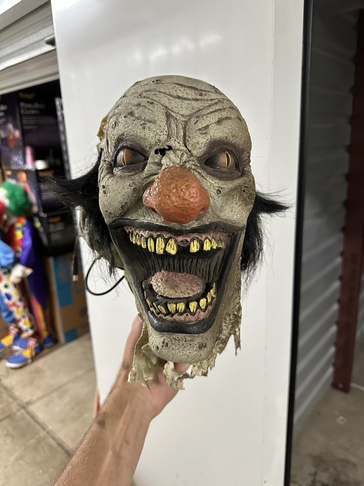 Spirit Halloween Animated Animatronic Life Size Rotten Ringmaster Clown ...