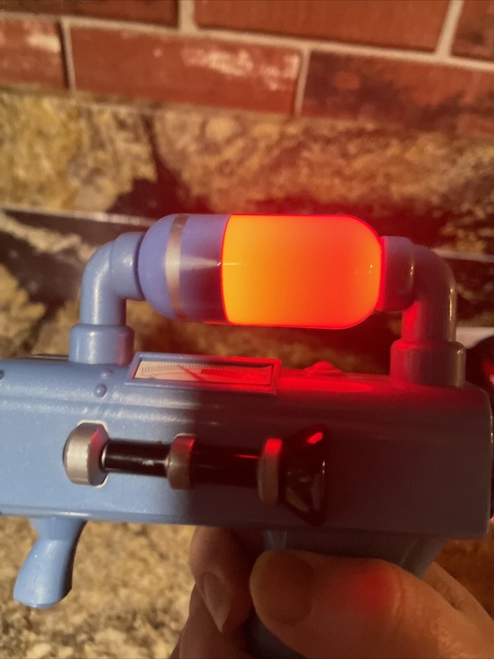 Despicable Me Minions Fart Gun Blaster w/ Sounds & Light - Thinkway ...