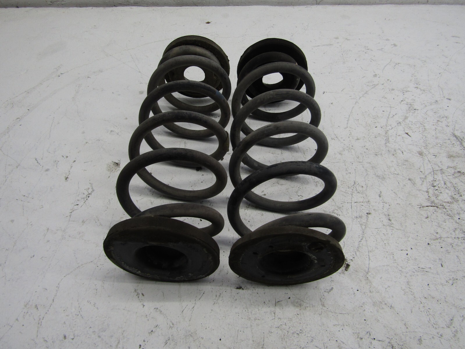 Coil Spring TT 2008 2009 Audi FWD Driver Passenger Side Rear Back ...