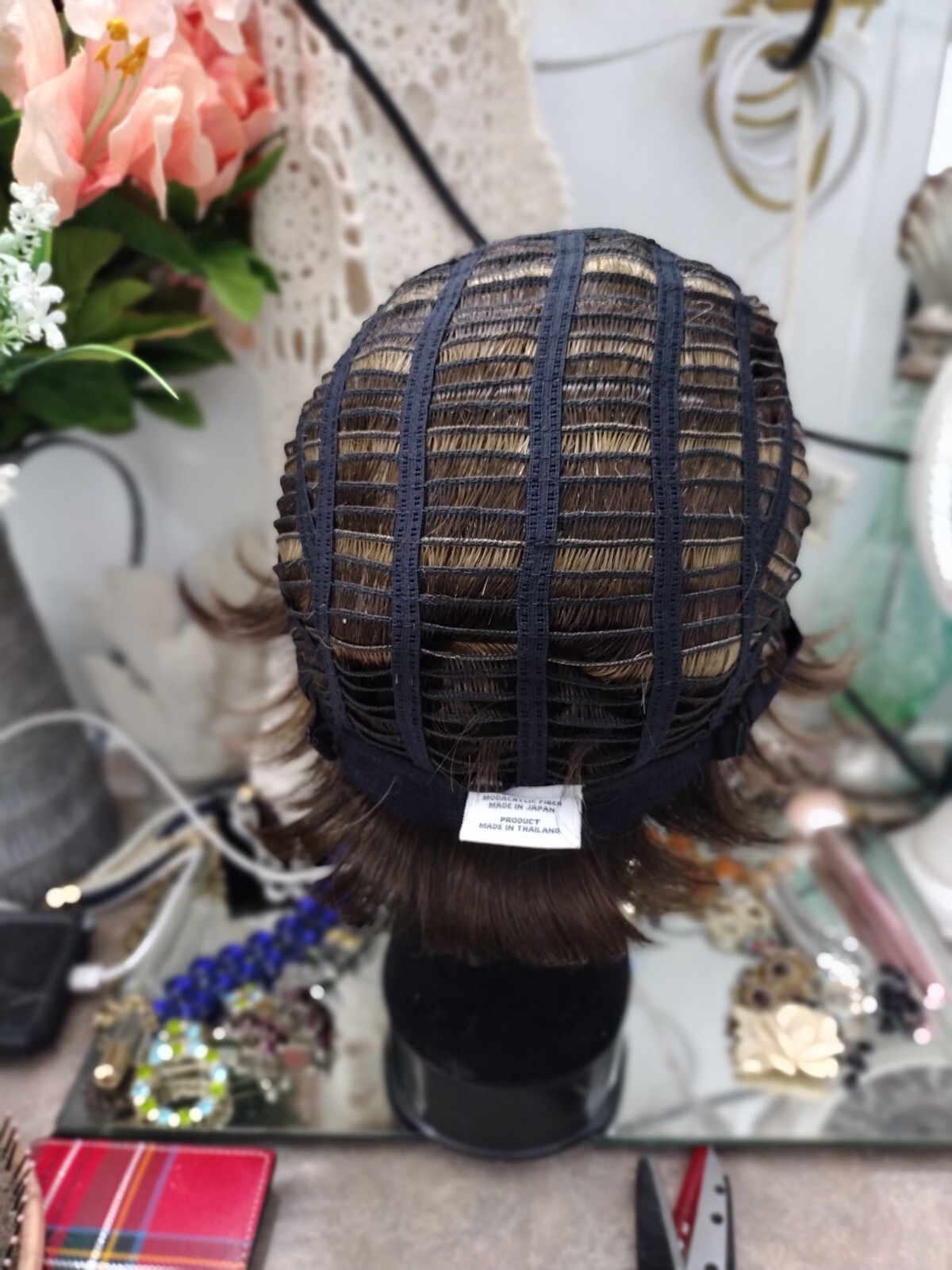 New Godiva's Secret Wig Short Wavy Brown Blonde Highlights Dark Roots ...