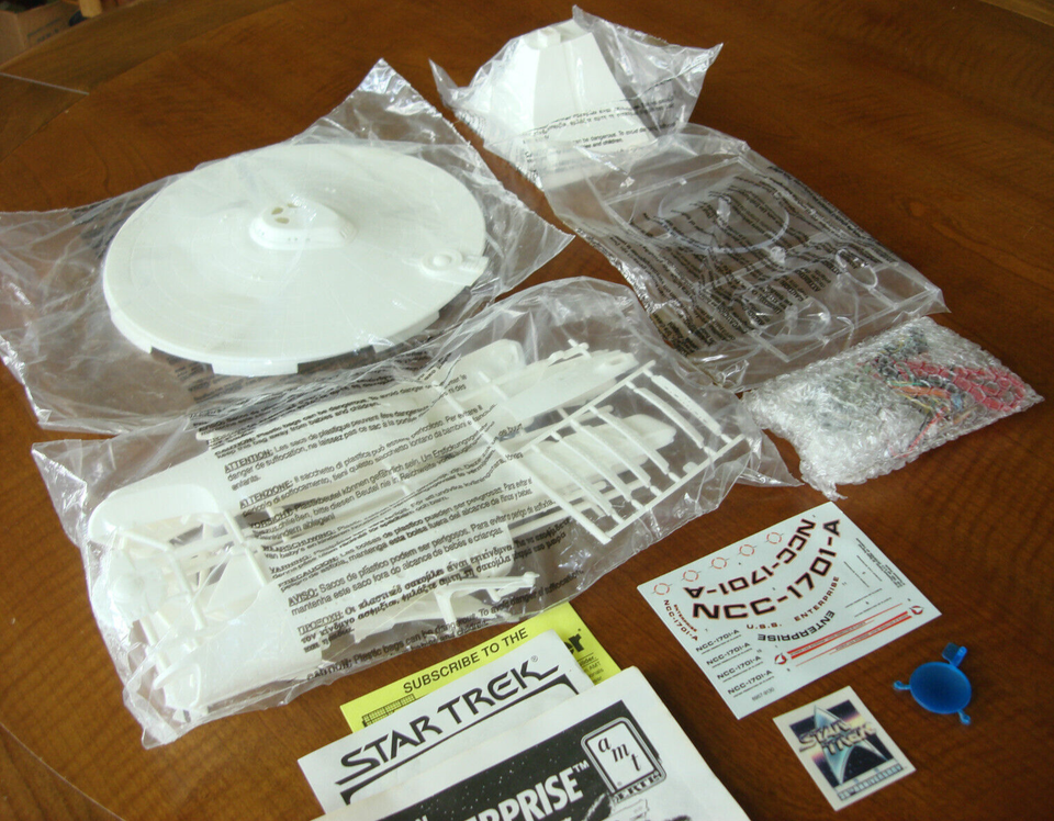 U.S.S. Enterprise Star Trek Model Kit Special Edition with Lights and ...