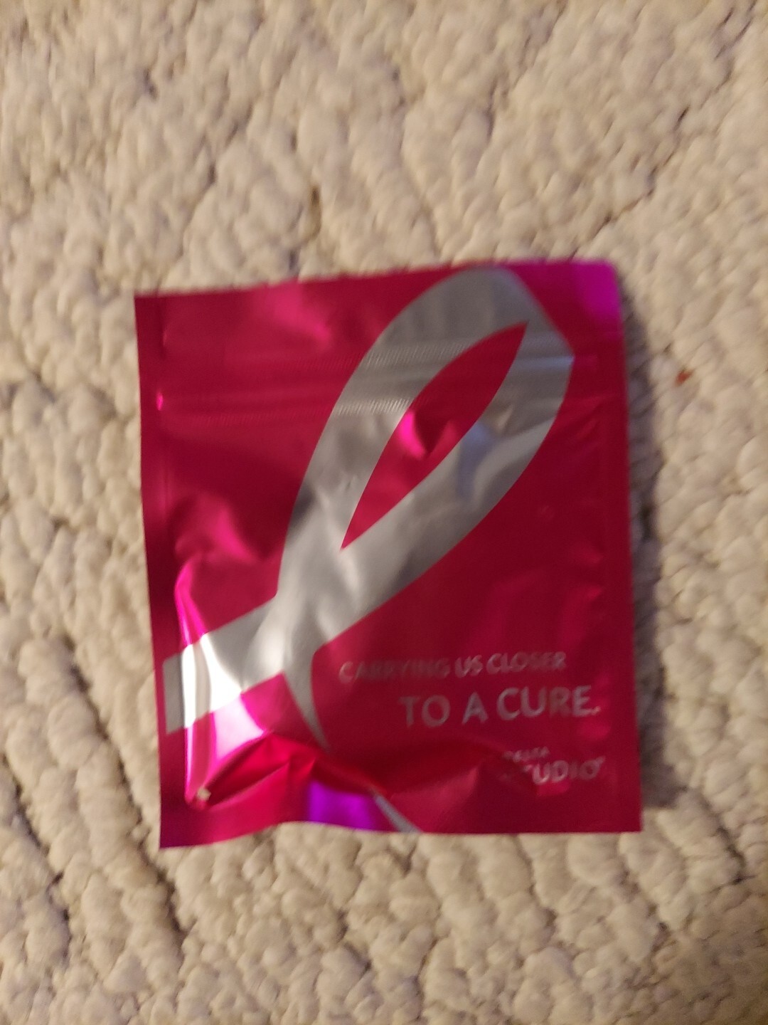 DELTA AIRLINES BREAST CANCER AWARNESS STUDIO EARBUDS PINK/ WHITE | eBay