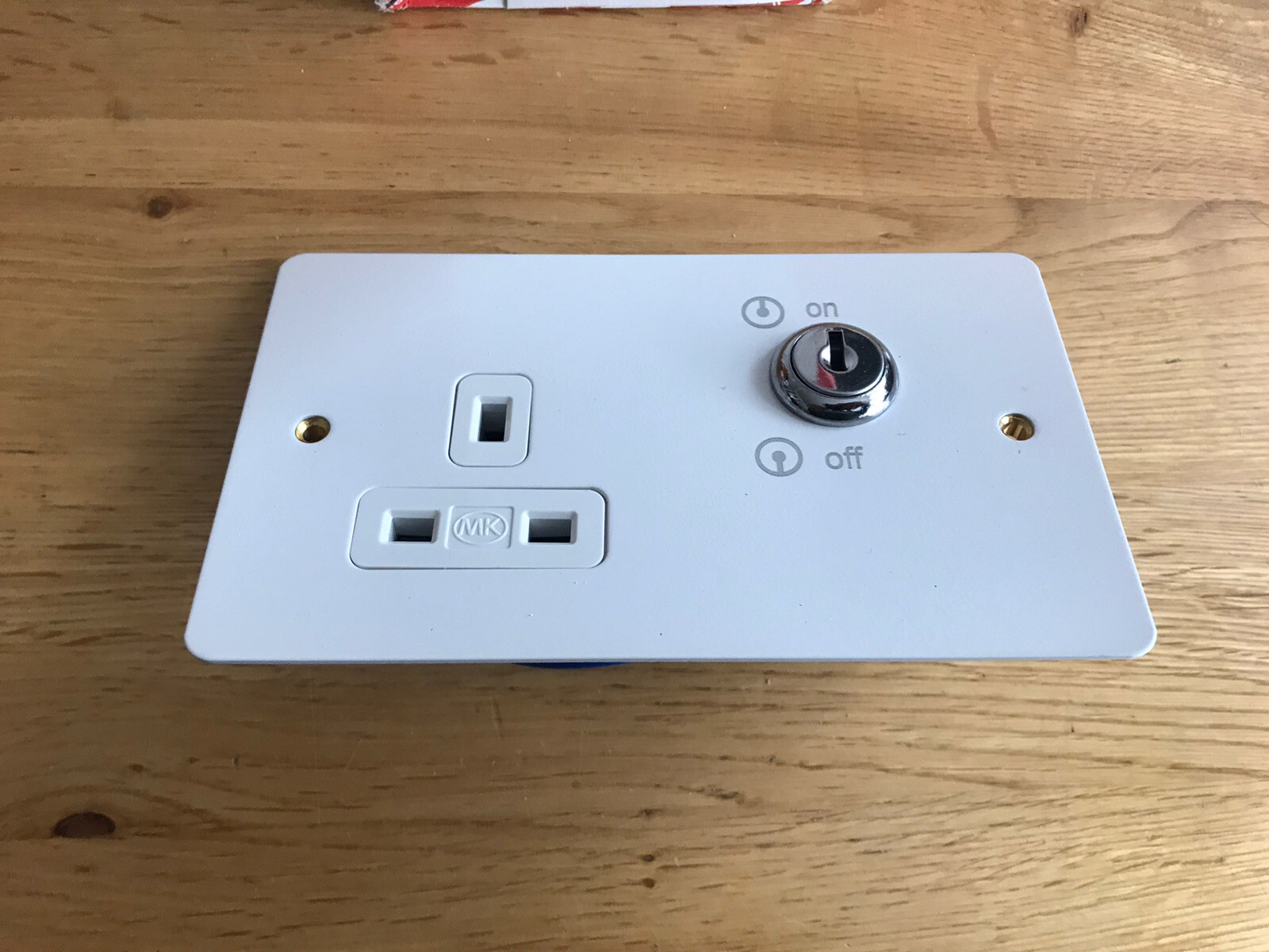 Mk White 13 Amp Socket Key Operated K14355WHIW Cleaners 230V | eBay UK