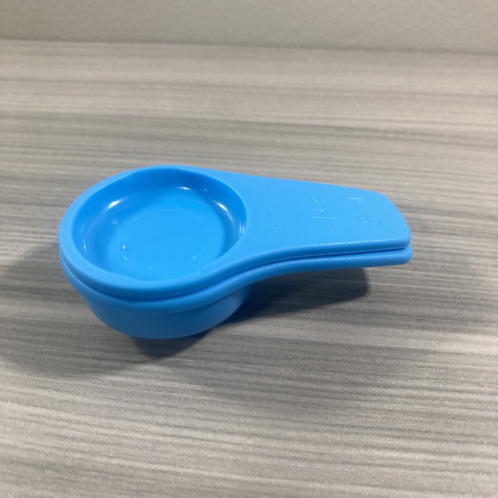 Tupperware Blue Measuring Spoons Set with Refrigerator Magnets, New