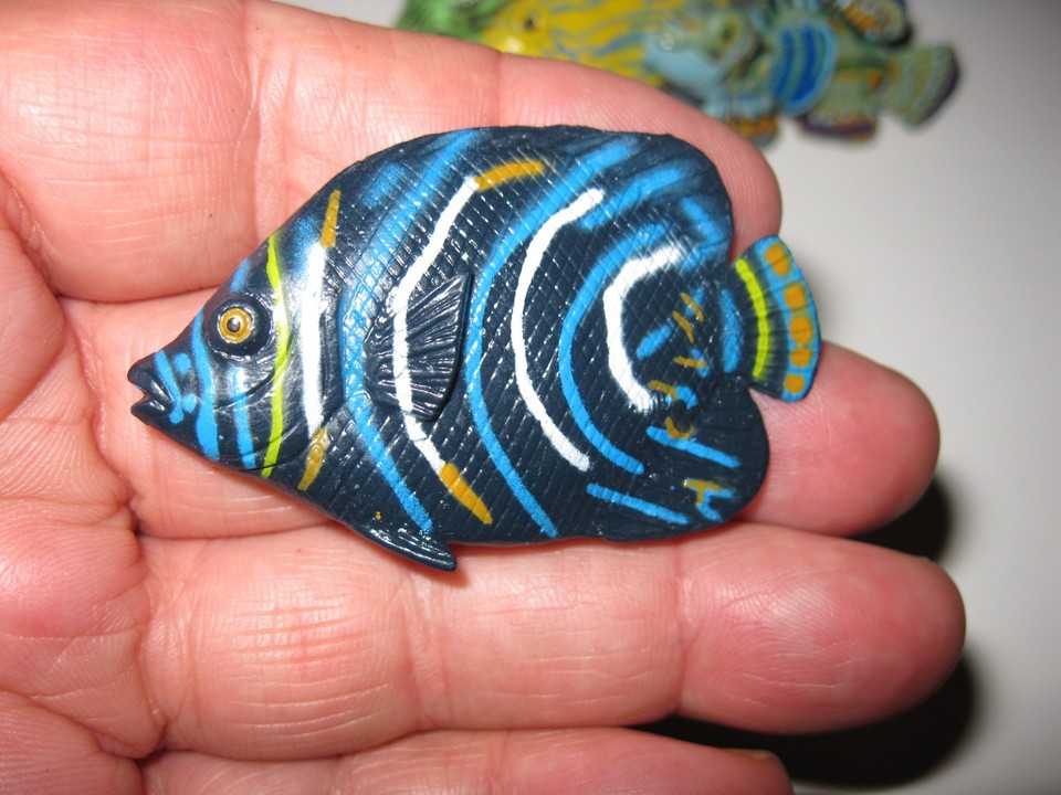 1996 PLAY VISIONS 8 miniature plastic TROPICAL FISH animals Complete ...