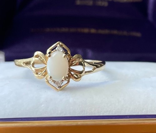No Reserve! 10K gold Opal ring, marked 10K, approx. size 8, 1.05 grams ...