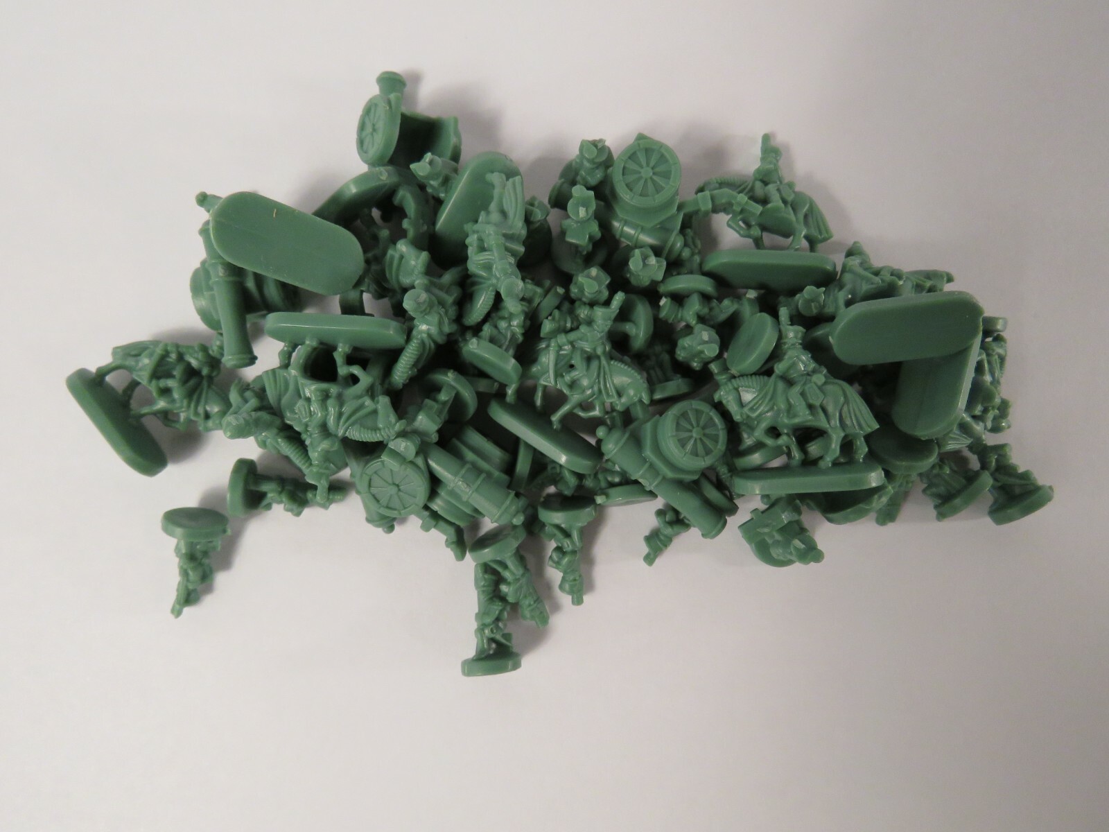 1993 RISK Replacement Piece *Green* Army 60 Game 8-Cannon 12-Cavalry 40 ...