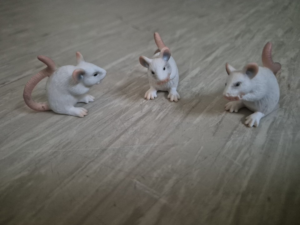 SCHLEICH 14406 White Mouse Farm RETIRED X1 | eBay