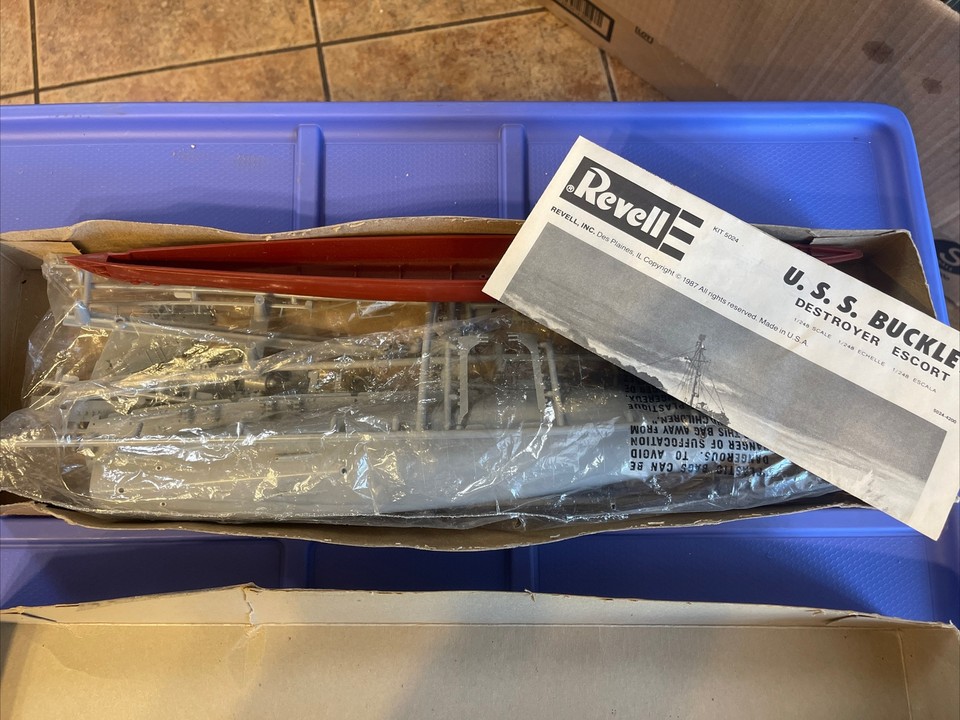 Revell 5024 U.S.S. Buckley WWII Destroyer Model Kit 14 3/4 Inches Open ...