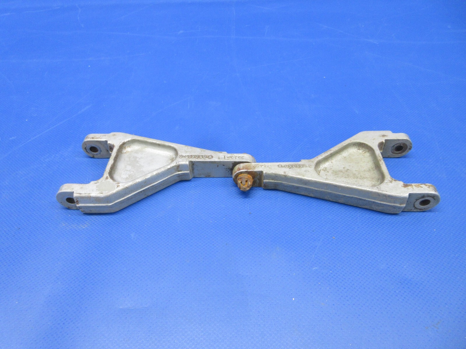 Piper PA23 Aztec Nose Gear Scissor & Bushing Assy P/N 752-914 (0324-718 ...