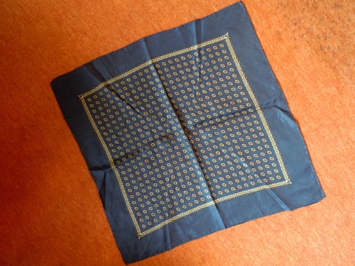 Wertvolles Tuch Reine Seide 48x48cm klassisches Krawattenmuster Saum handrolled | eBay