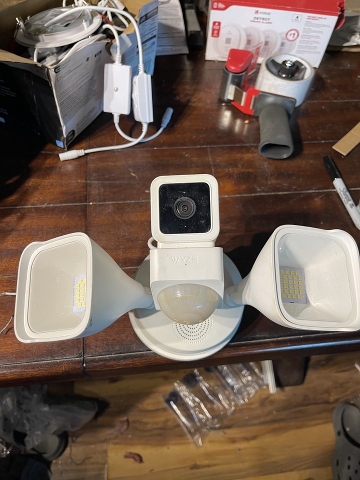 Wyze WYZECFL2 Wired Outdoor Wi-Fi, 2800 Lumen Floodlight Home 2k ...