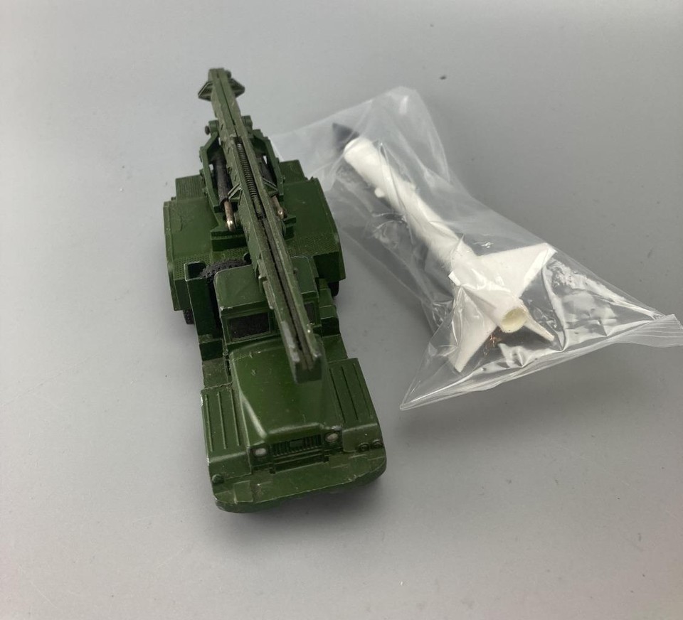 DINKY TOYS #665 HONEST JOHN MISSILE ROCKET LAUNCHER WITH A NEW ROCKET ...