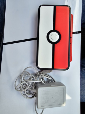 Nintendo 2DS XL Pokemon PokeBall Console System w/Charger *Does not ...