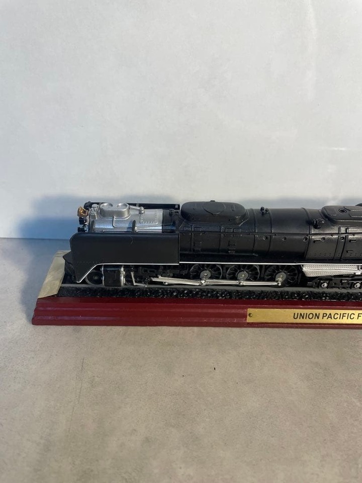 Ho Scale Union Pacific Fef Class 844 Model Train With Display Base ...