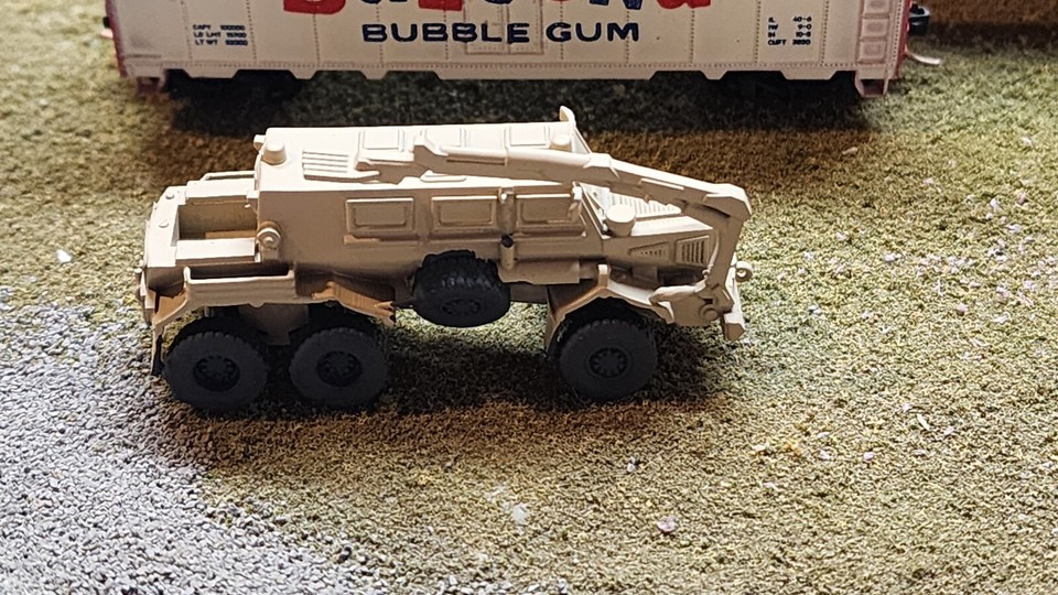 N Scale 1:160 Buffalo MRAP (mine protected vehicle) US Army Desert Camo ...