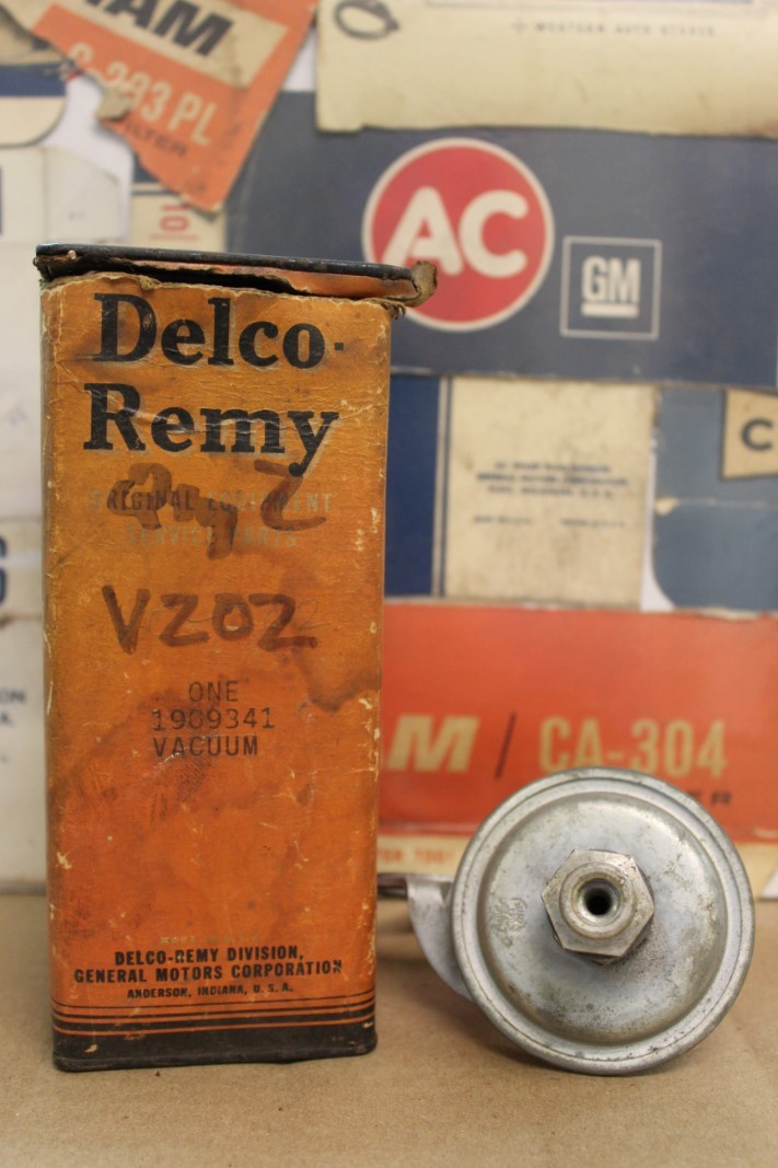 New OEM Long Box Delco Remy Distributor Vacuum Control 1909341 1949 ...