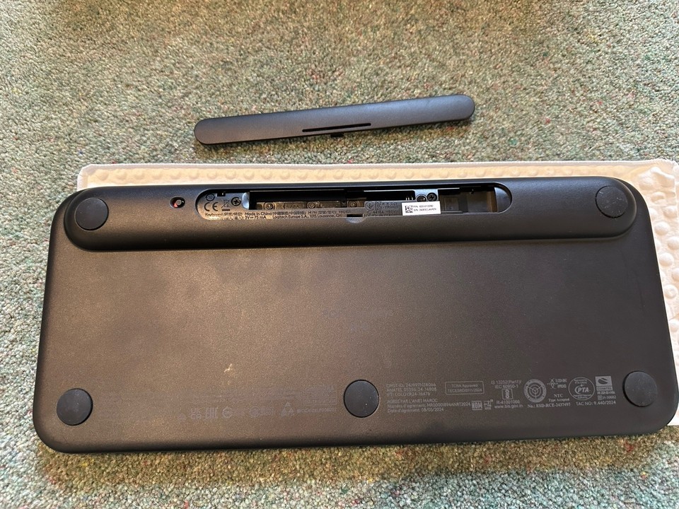 Logitech Pop Icon Keys Wireless Bluetooth Keyboard UK English Layout ...