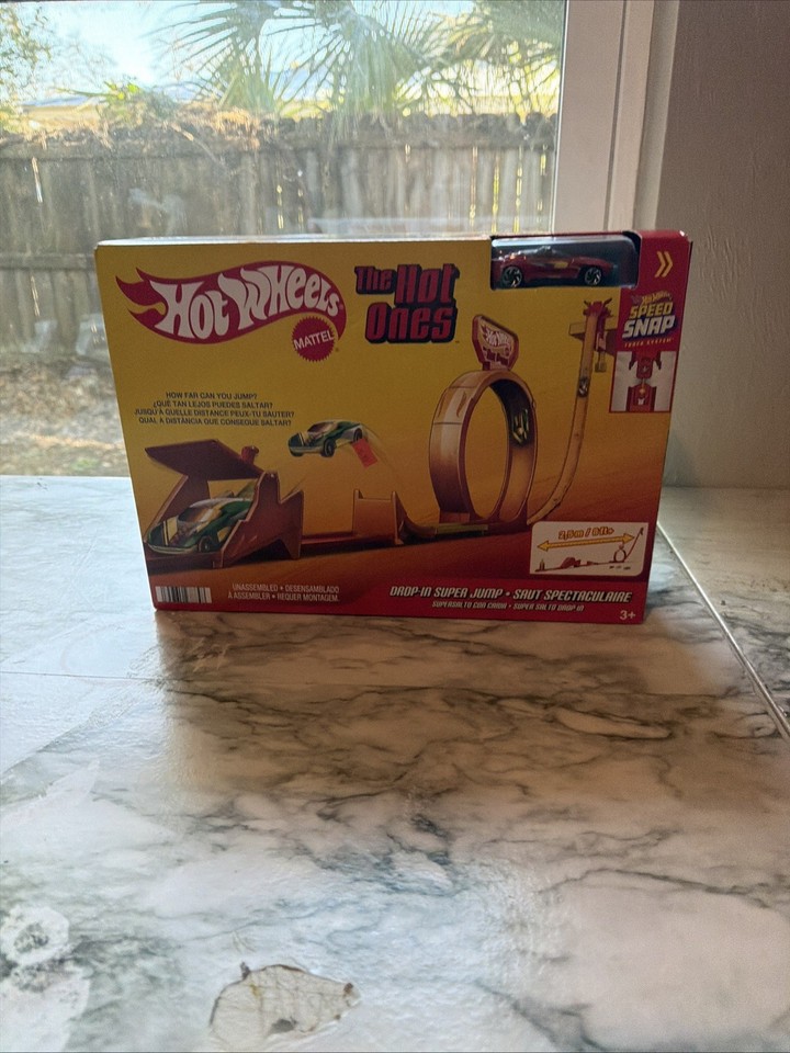 Hot Wheels Speed Snap The Hot Ones Drop-In Super Jump Diecast Car Track ...