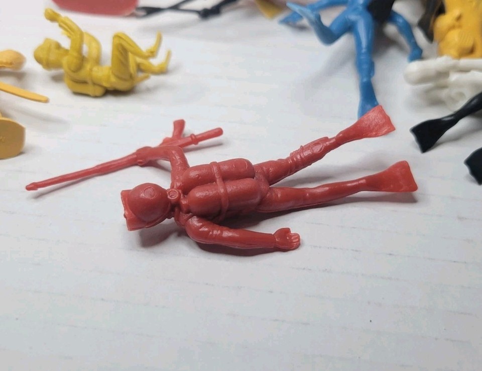 Lot of 49 - Vintage 1960's Plastic Frogmen Scuba Diver Multicolored Toy ...