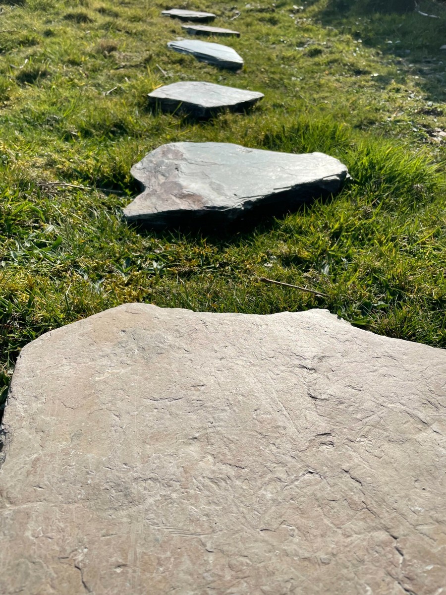 Use Of Slate Stepping Stones Yorkstone Stepping Stone | Minster Paving