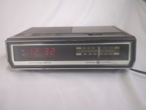 Vintage GE Electronic Digital AM/FM Alarm Clock Radio Model No. 7-4635A ...