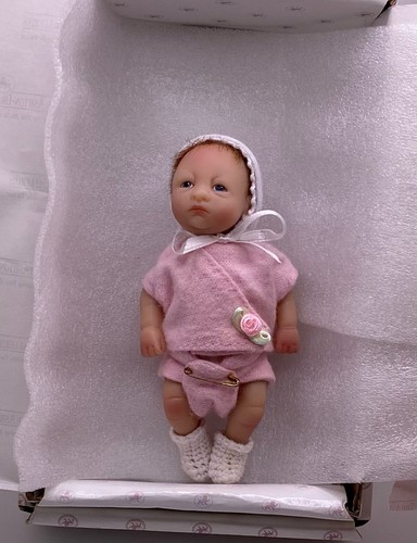 Ashton Drake Miniature Newborn Doll 4.5 in. "Pretty as a Picture" Orig ...