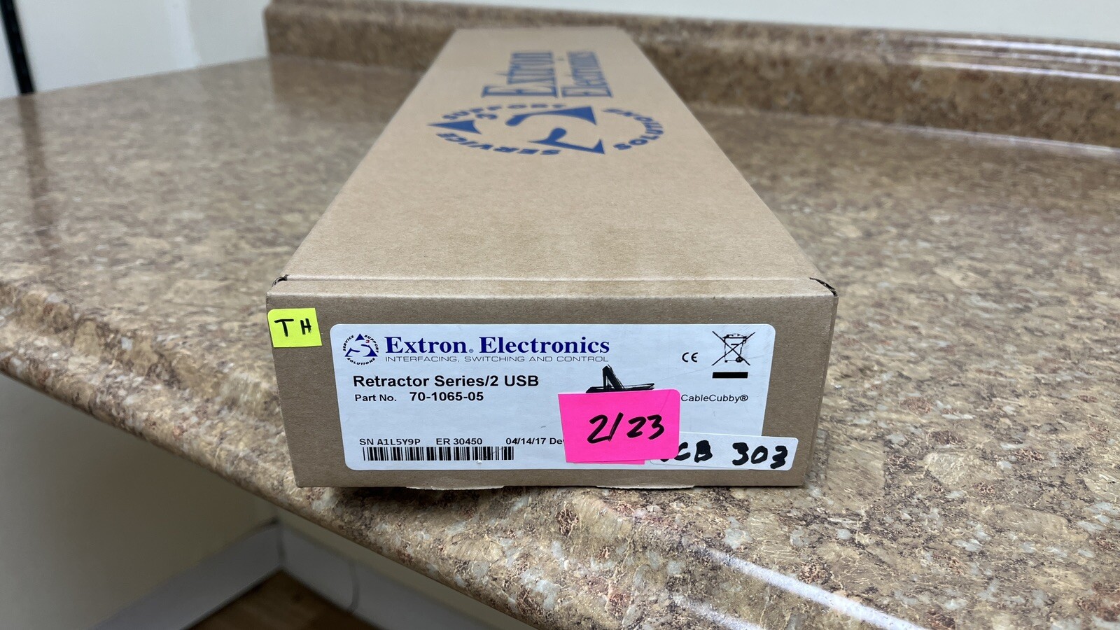 Extron 70-1065-05 Retractor Series/2 USB 2.0 Type A | eBay