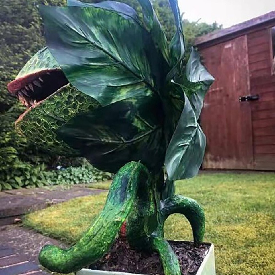 Lifelike Carnivorous Plant Statue Horror Cannibal Plant Figurines Yard ...