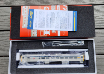 RAPIDO 1/87 HO VIA RAIL CANADA RDC-2 LATE PAINT SCHEME RD. #6215 DCC ...