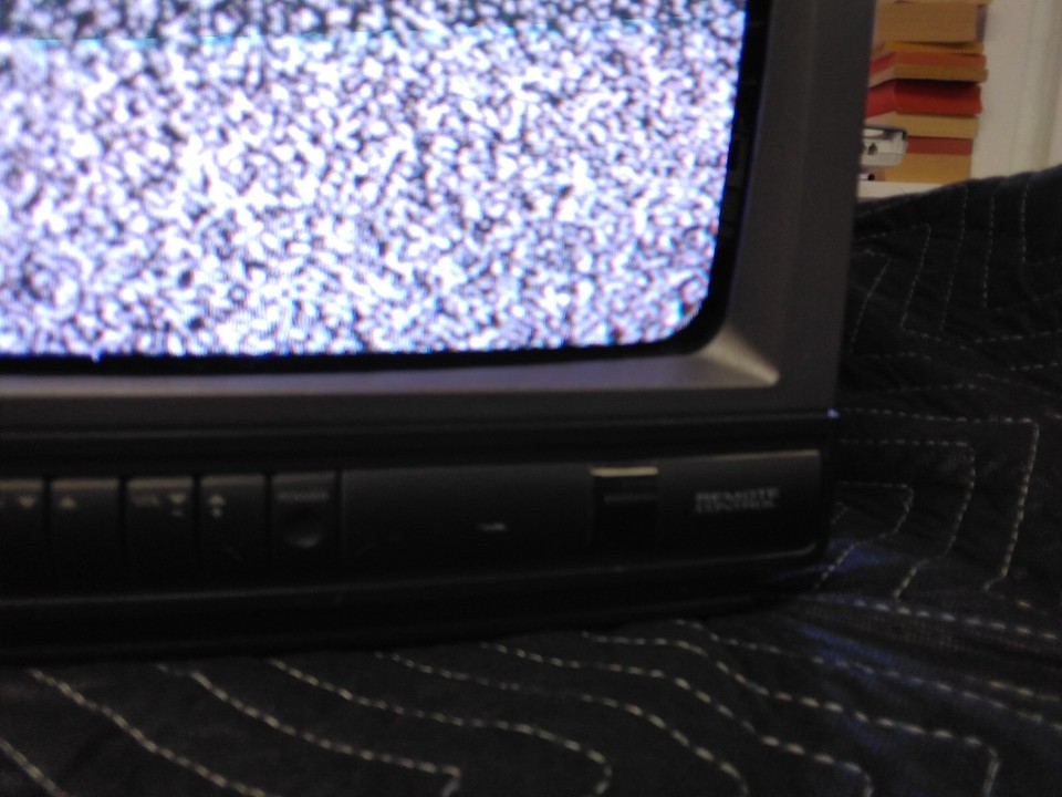 MAGNAVOX COLOR TV VINTAGE GAMING WOOD GRAIN RR1337-W101 WORKS NO REMOTE ...