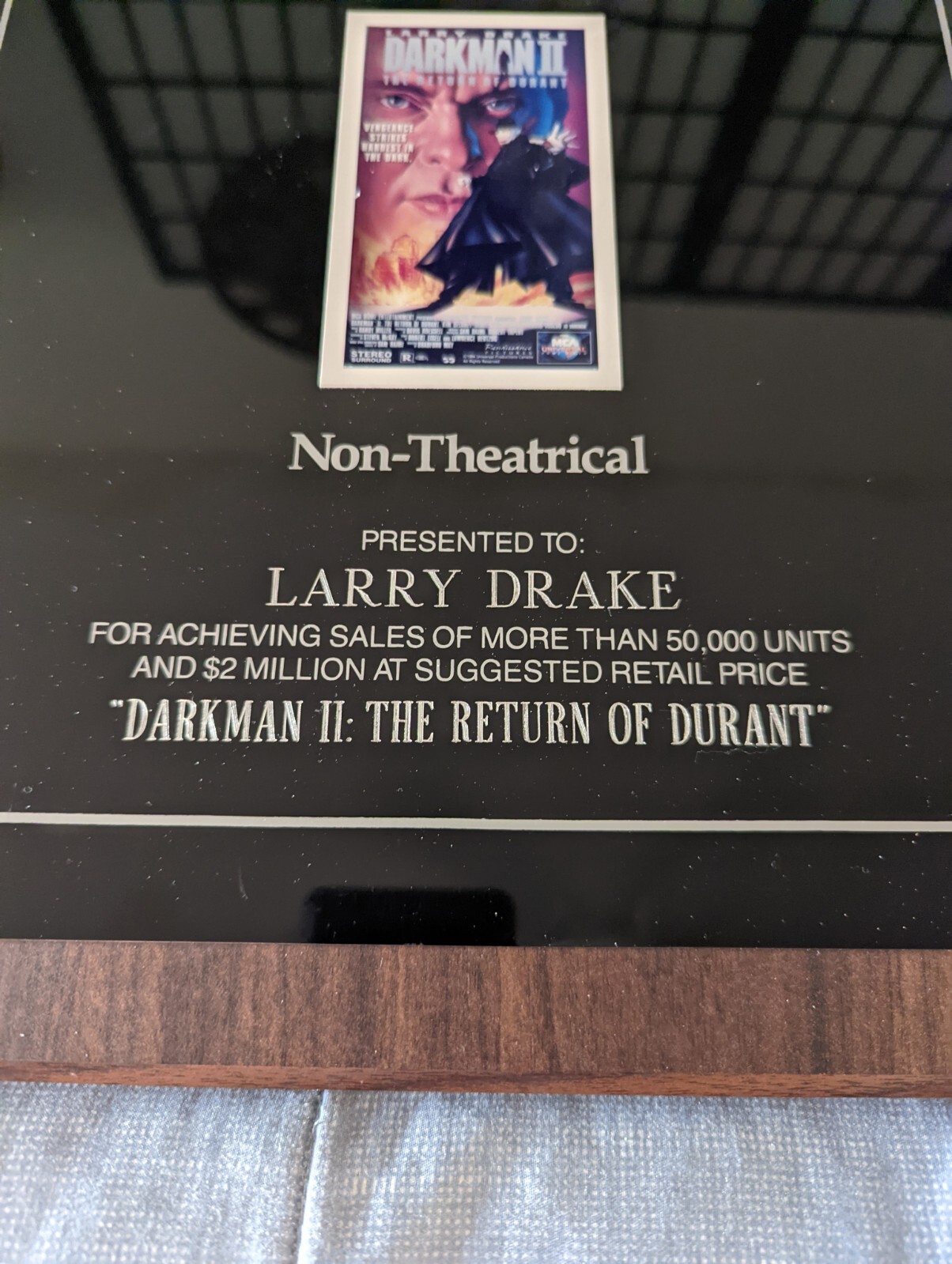 VERY RARE ITA PLATINUM VIDEO AWARD DARKMAN 2 PRESENTED TO LARRY DRAKE ...