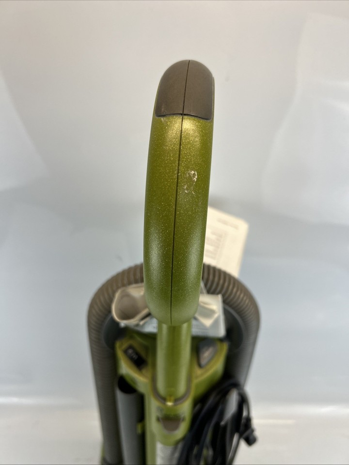 Eureka Optima Model 431 Lightweight Bagless Upright Vacuum Cleaner ...