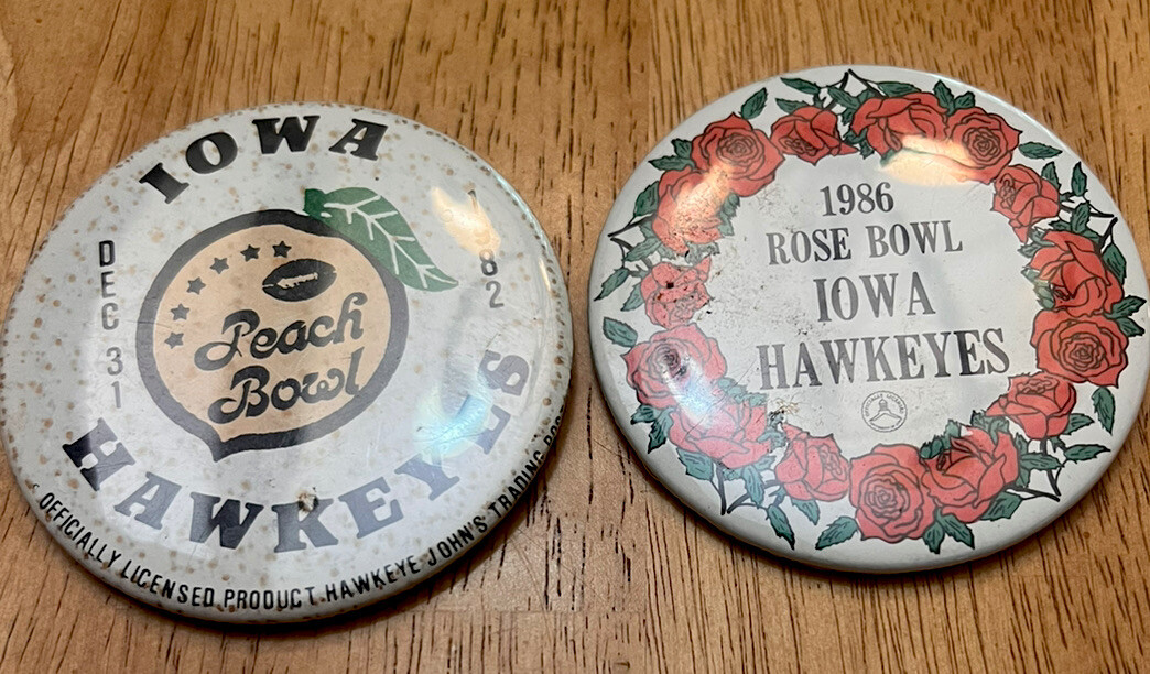 Lot Of 2 Iowa Hawkeyes Football Rose Bowl 1986 Peach Bowl 1982 Pin Back ...