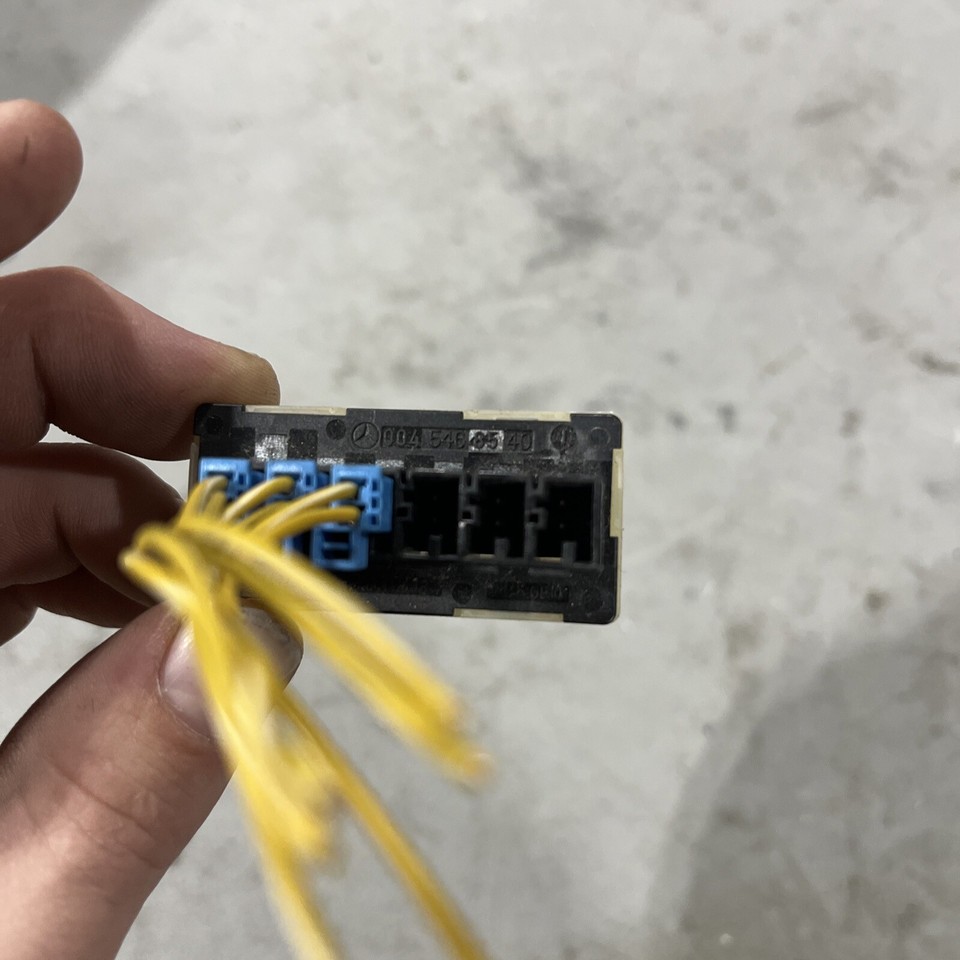 2007-2013 Mercedes W221 S550 S400 Floor Distributor Block Wire Pigtail ...