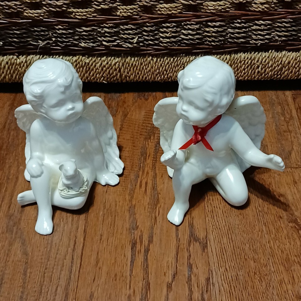 VINTAGE LOT OF 18 CERAMIC PORCELAIN ANGEL FIGURINES. ALL GREAT COND ...