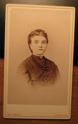 junge Frau mit Kette - Portrait - ca. 1870er Jahre / CDV Carl Freund ...