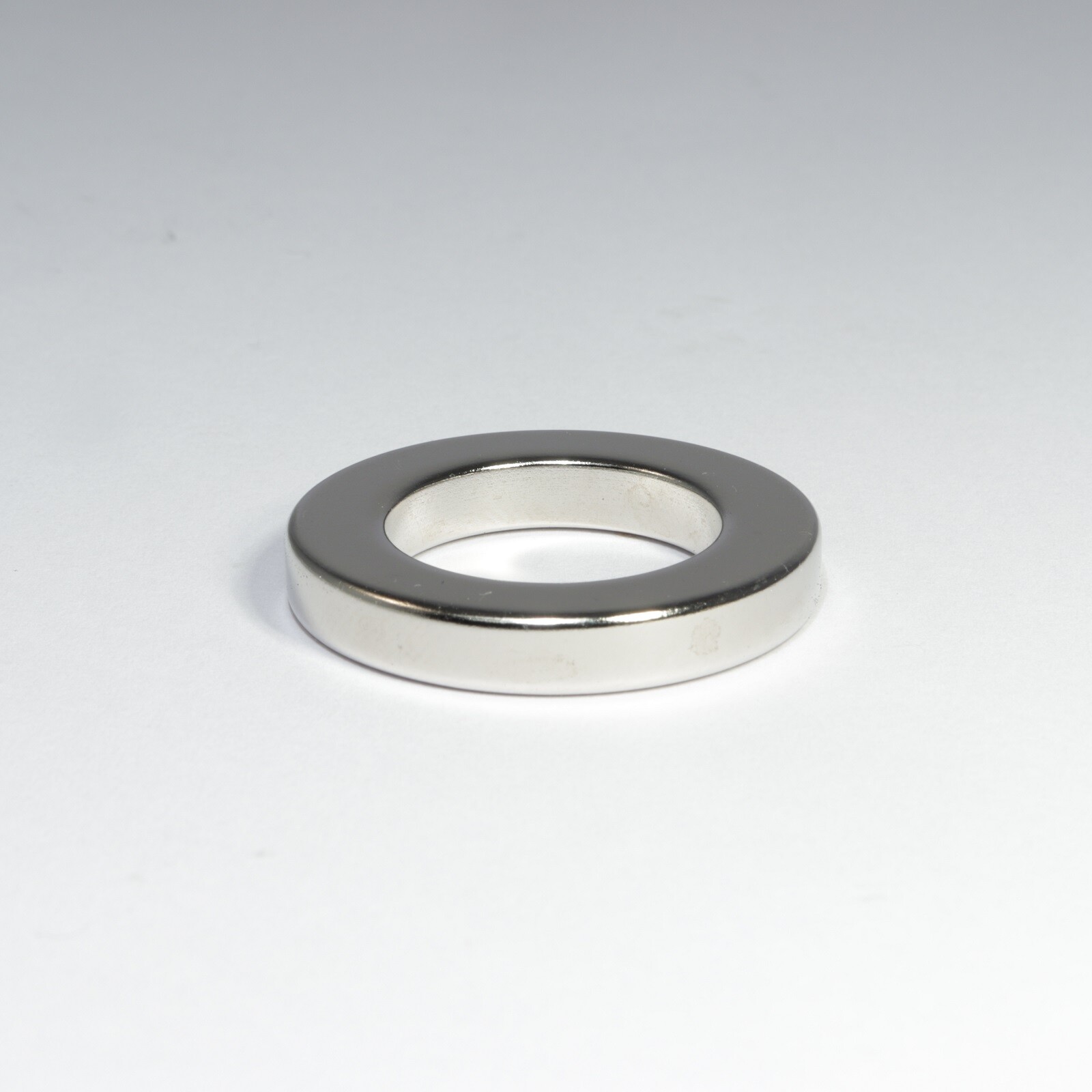 Neodym Magnet Ring 32x5 mm mit 20mm Loch Bohrung 15,6 KG Stark Scheibe ...