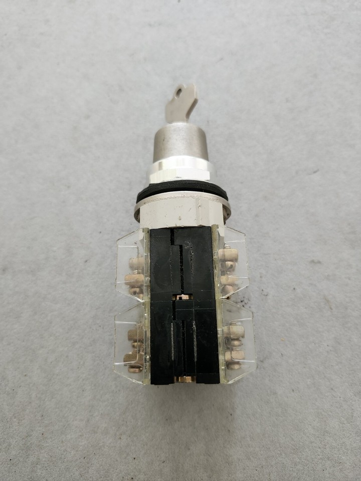 ALLEN BRADLEY 800T-J44 3 POSITION MAINTAINED SELECTOR SWITCH | eBay