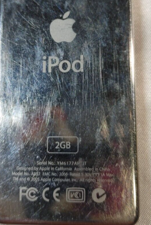 Apple iPod Nano 1st Generation 2 GB Model A1137 Black with cover bundle ...