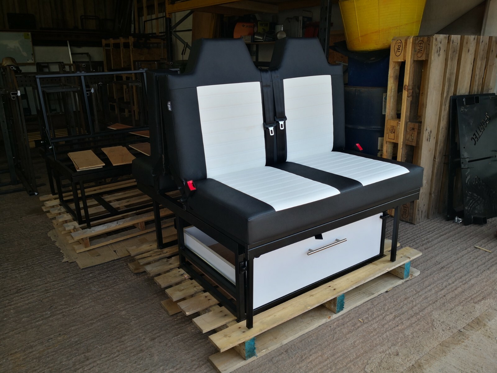 Rock n roll bed with integral drawer. Fits t4 t5 t6 vivaro Vito trafic ...