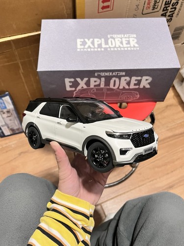 1:18 Scale 2020~2024 Ford Explorer Oxford White With Black Roof Diecast ...