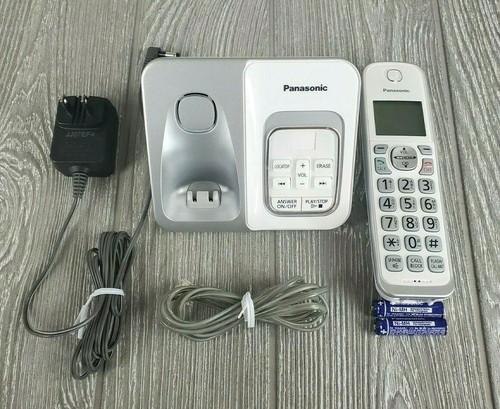 PANASONIC WHITE CORDLESS PHONE ANSWER MACHINE Handset KX-TGD530 & KX ...