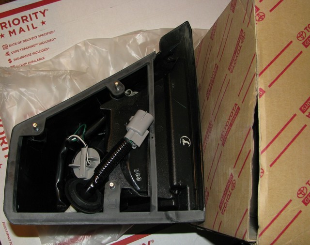 81510-60520 Genuine OEM Toyota Lamp ASSY FR Turn 8151060520 for sale ...