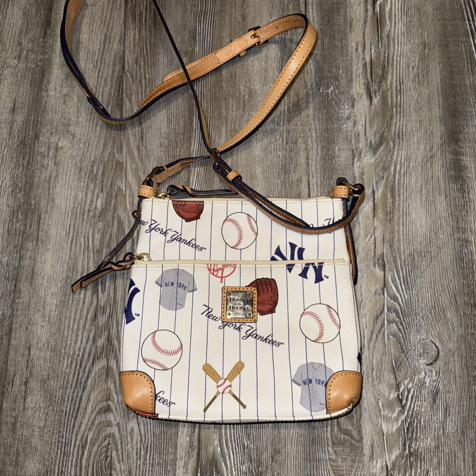 Dooney & Bourke NY Yankees Baseball Team Zip Crossbody Bag Purse EUC | eBay